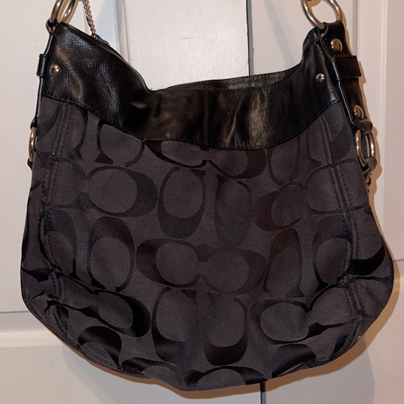 Coach | Bags | Coach Black Signature Leather Shoulder Bag Medium Size ...